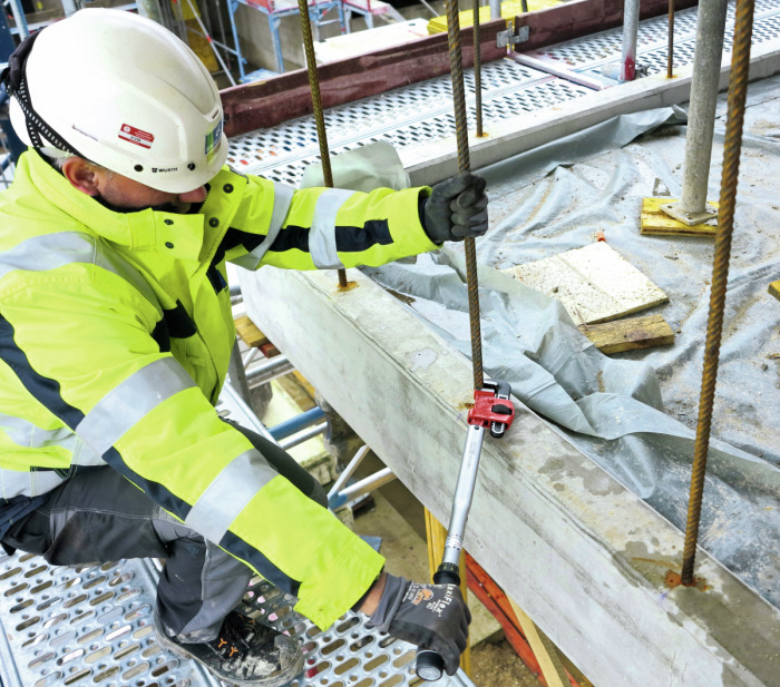 Adjustable torque wrench with one-hand clamp, 40-210NM | HEYCO ...